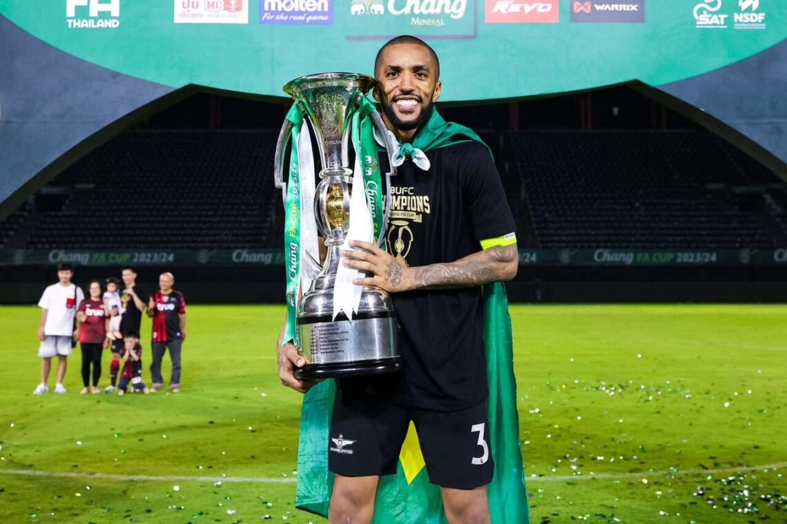 Everton celebra conquista inédita de sua equipe na Ásia